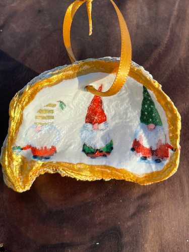 Christmas Gnomes Oyster Shell | Madame Coquille