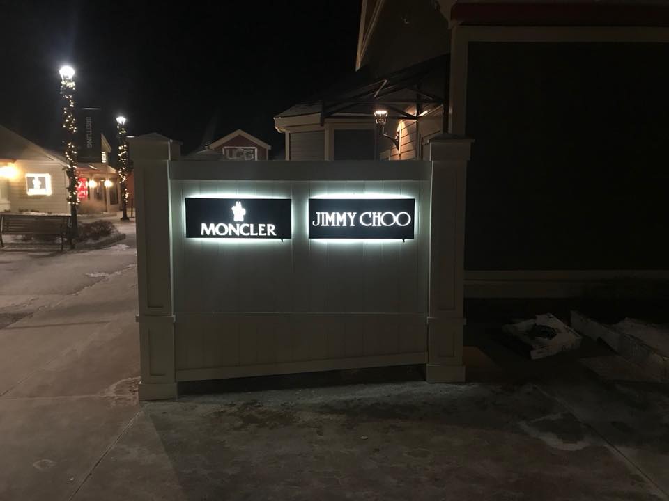 Acrylic Push Thru | poconosigncompany-1