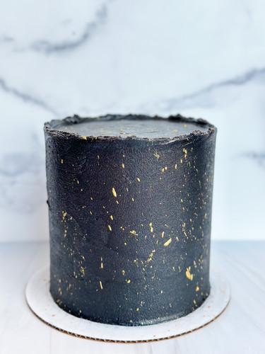 Black + Gold Splatter Cake | HollywoodBakedGoods
