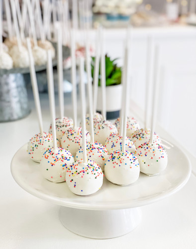 Very Vanilla Cake Pops | HollywoodBakedGoods
