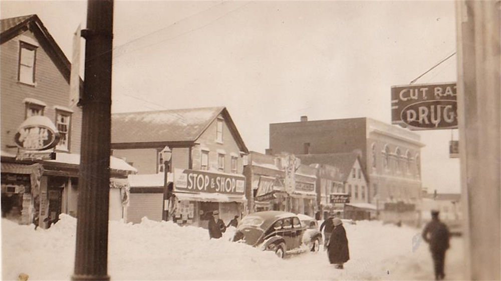 1930s SNOW REMOVAL IN THIS WEEK'S GAZETTE