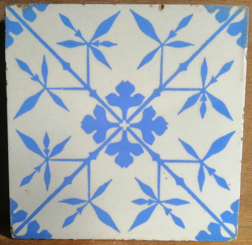 Stylised floral pattern floor tile | pugin-tiles
