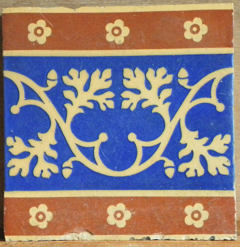 Scrolling vine with oak leaves and acorns | pugin-tiles