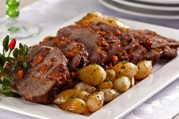 Ponta de Alcatra Recheada com Legumes