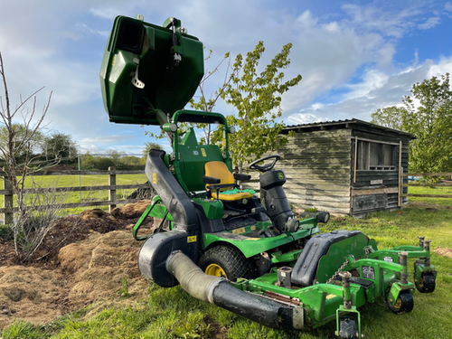 John Deere 1565 100 inch flex deck, high dump collector | Smallholder