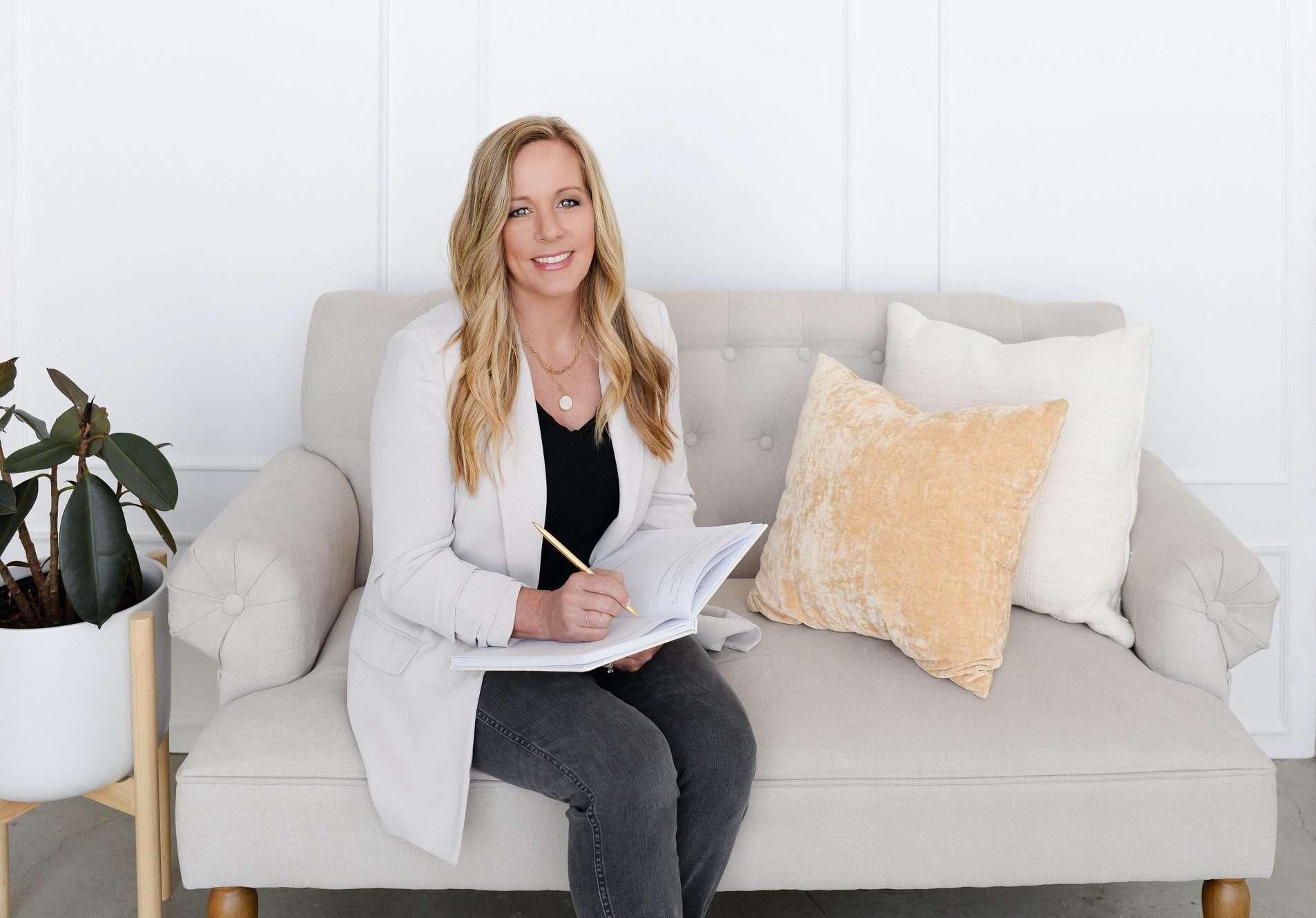 Christian Women Podcast | She Speaks Life with Jayme Elizabeth | USA