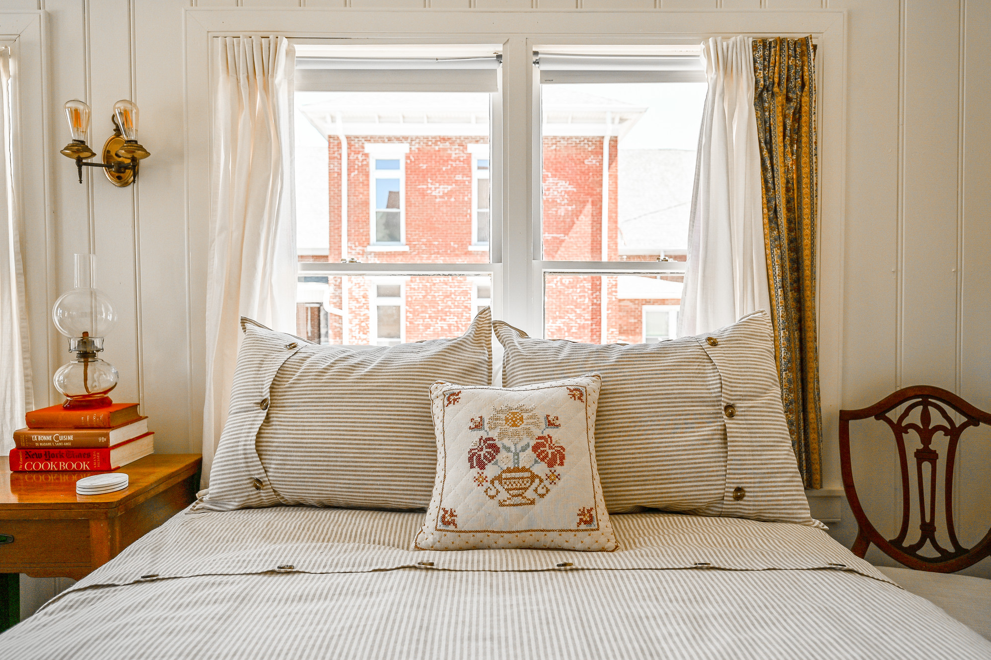 Book a Room | The Doc’s Inn