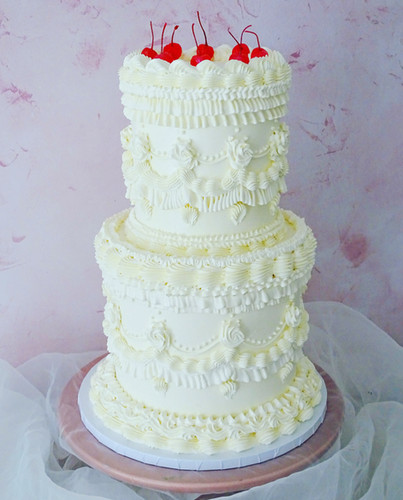 Two Tier Lambeth Cakes | thecakelabuk
