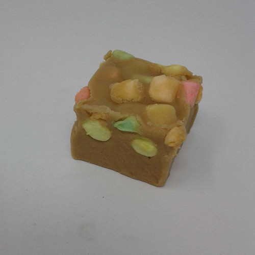 Peanut Butter Confetti Fudge 110g | Into Chocolate