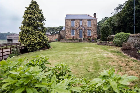 Stacey Bank Farmhouse | Distinfields Properties