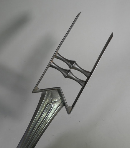 18th / 19th century Indian Katar with Armour Piercing Point | Antiqueguys