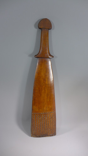 Fine Papua New Guinea Massim Tribal Sword Club | Antiqueguys
