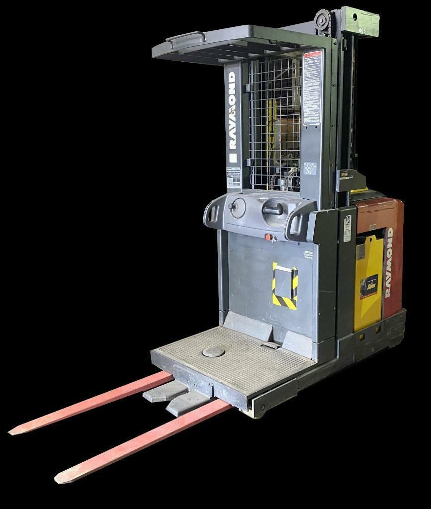 Raymond 261-OPC30TT 24V Electric Order Picker Forklift 204" 3000 LB ...