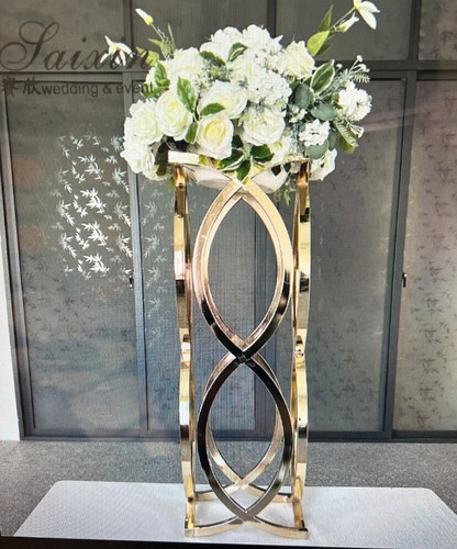 Infinity Centerpiece in Gold | Rent4Parties