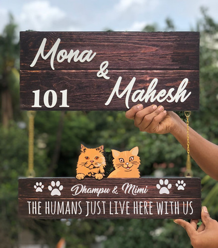 Custom Pet Nameplate: 2 Cats with Family Nameplate | Decography