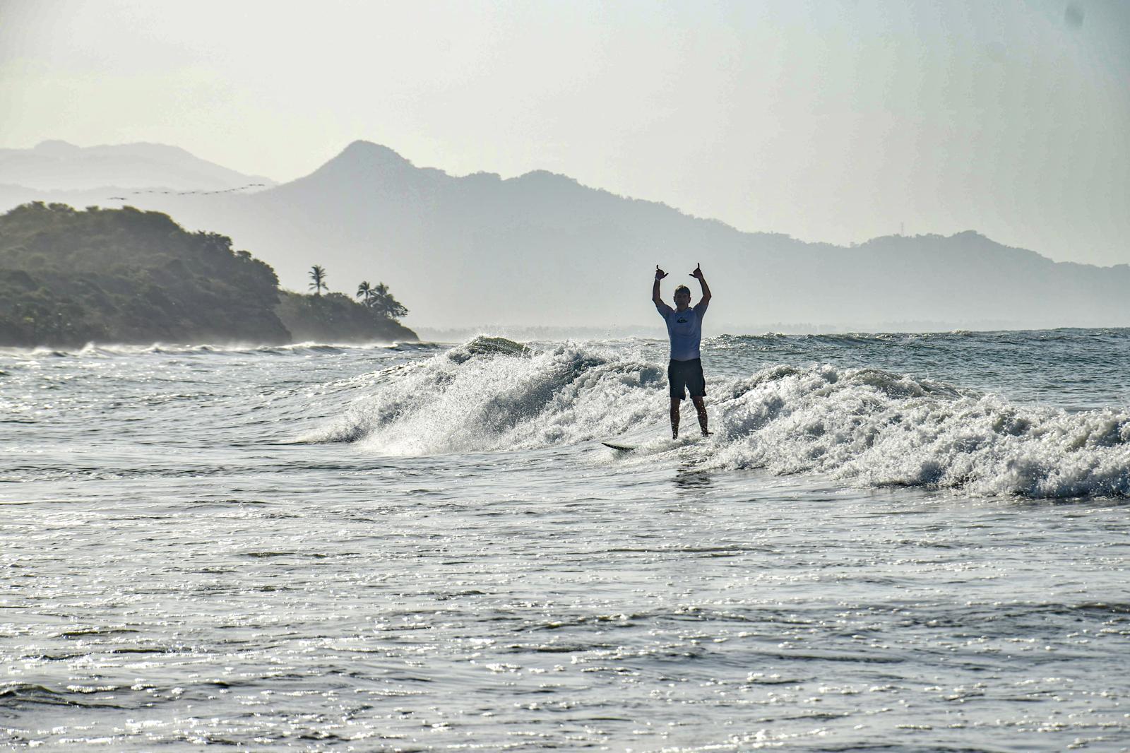 Surfing in Colombia, travelers guide