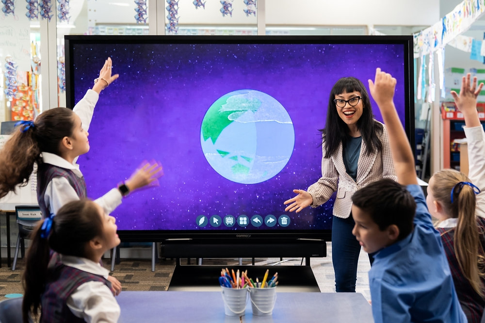 12 Reasons why students love having a digital whiteboard in their classroom