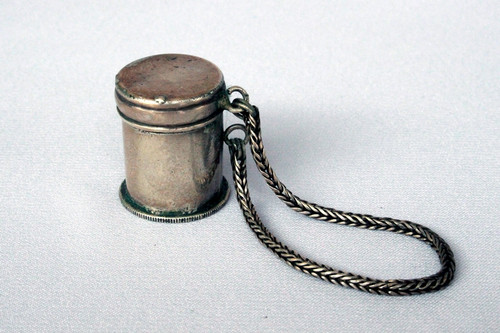 SMALL ANTIQUE SILVER OPIUM BOX with CHAIN | matahari-antiques