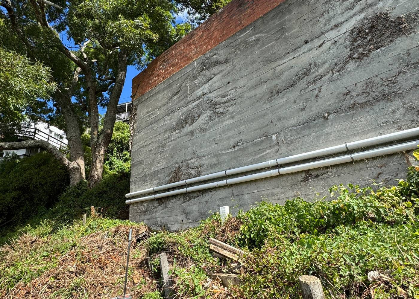 CONCRETE RETAINING WALL STRENGTHENING