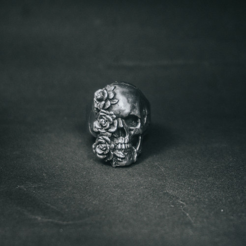 Skull & Roses | rotten-bones