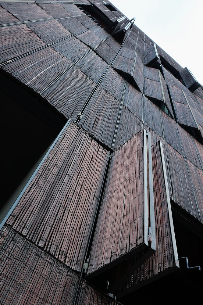 Vivir en un edificio de bambú en plena ciudad