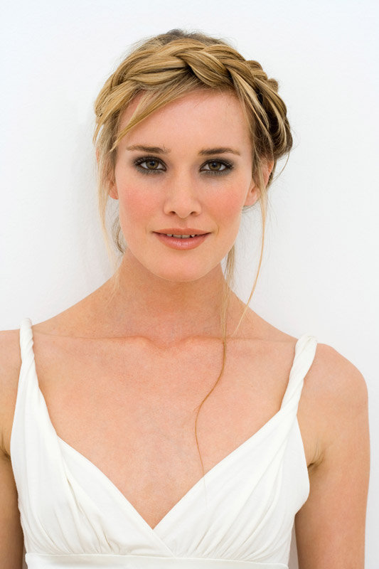 7 Chic and Simple Hairstyles for the Modern Minimalist