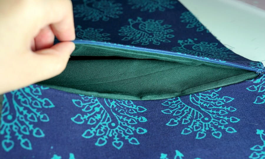 How to Add Invisible Zippered Pocket to a Bag Pattern