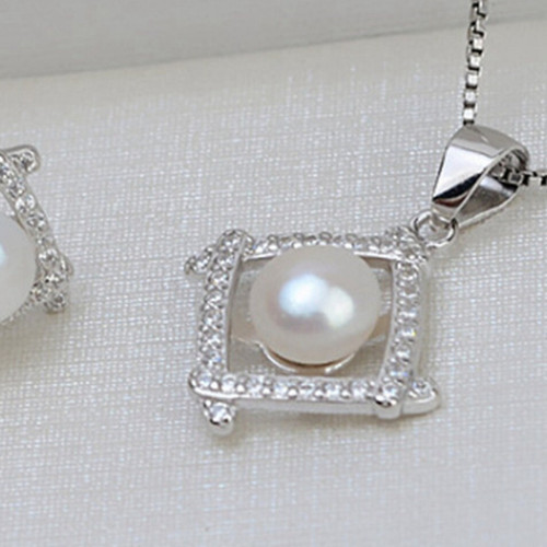 Zoe Pendant | Sass & Pearls
