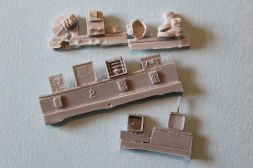 1/35 Accessory Set 1: British Army Petrol Cooker & Tank Crew Helmet ...