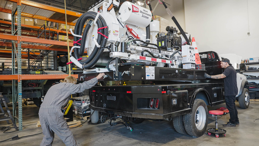 JACKKNIFE MOTORS | Commercial Truck Sales and Builds