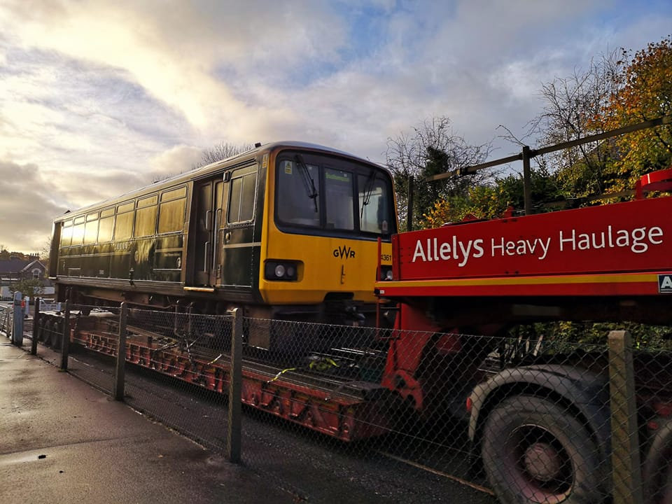 Ex-GWR Class 143 arrives at Torrington Station | Tarka Valley Railway