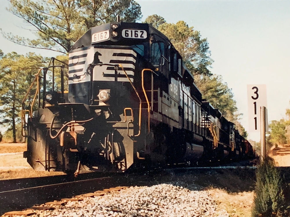 Kentucky Steam Acquires Norfolk Southern SD40-2 Locomotive