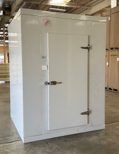 171-0076 6’ x 6’ Walk In Freezer Box with Floor | mainsite