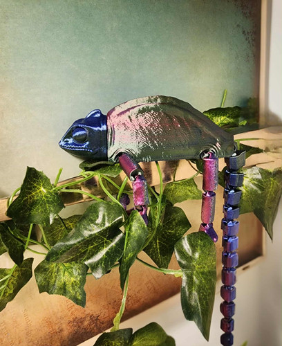 Articulated Chameleon | The Gizmo Grotto