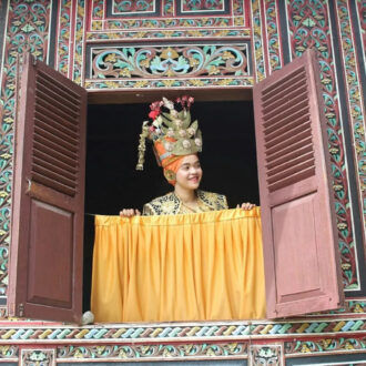 Suntiang Minang: Mahkota Budaya Minangkabau yang Penuh Makna