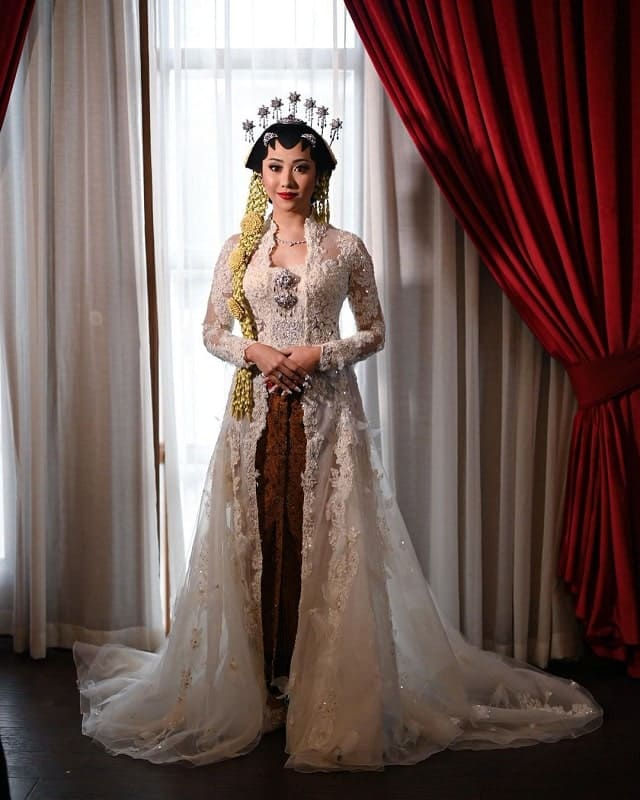 Baju Pengantin Adat Jawa Modern