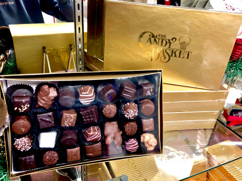 Large Signature Gold Box 28oz | candybasketinc