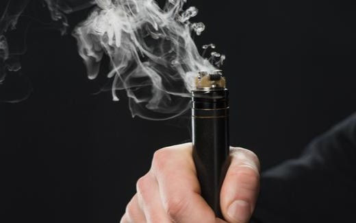 AGORA A MODA É... FUMAR PEN-DRIVE