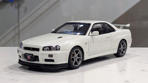 1/18 AUTOart Nissan Skyline GT-R V-SPEC II White Pearl | Scale Spec Diecast