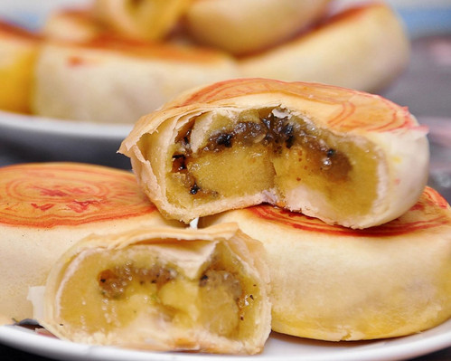 Banh Pia (Mooncake) | Aseaneats3
