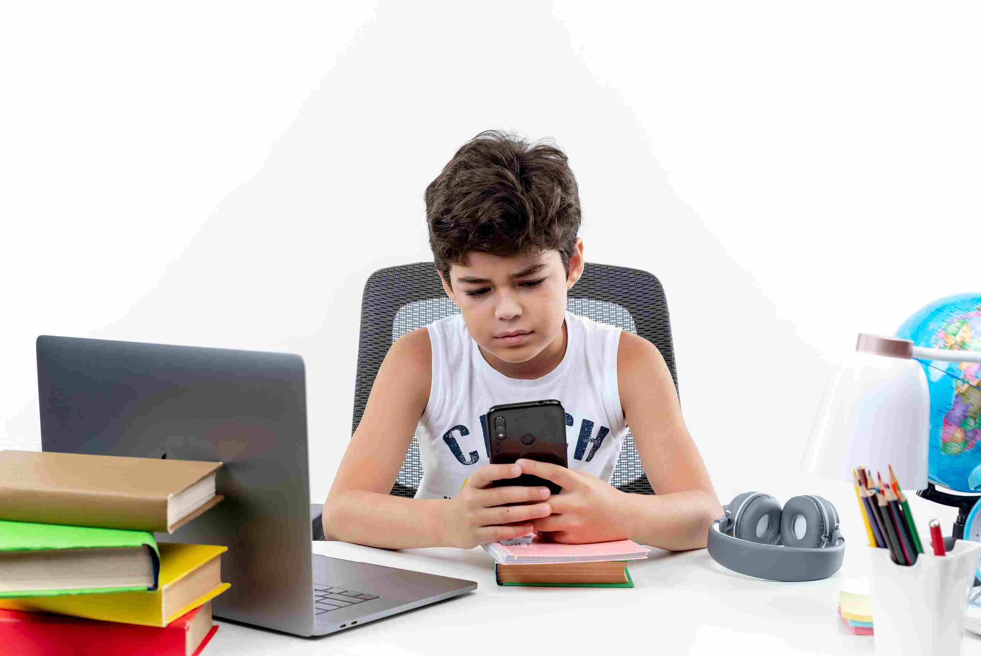 The Negative Effects of Online Learning on Kid's Health
