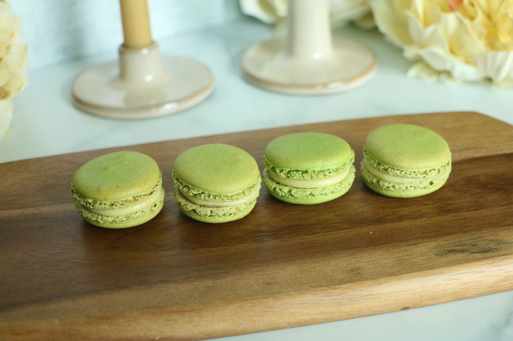 Mega Kiwi Macarons