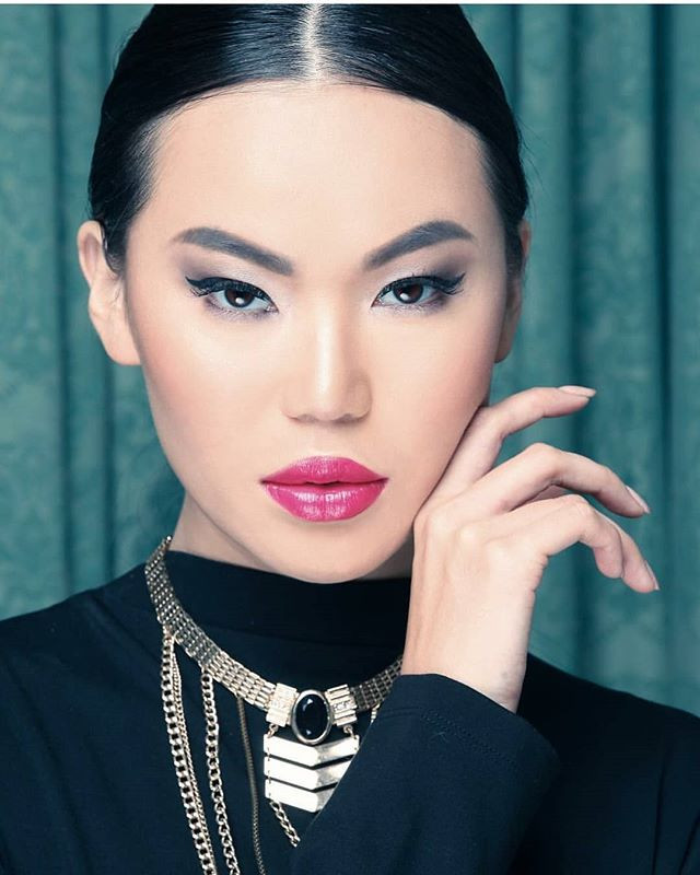 Fullscreen Page | Reyna Khalil