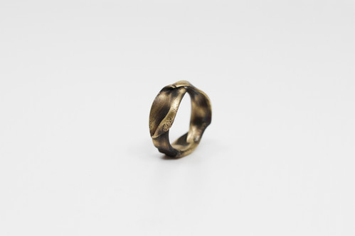 Folded Form Ring in Gold | ZIPEI
