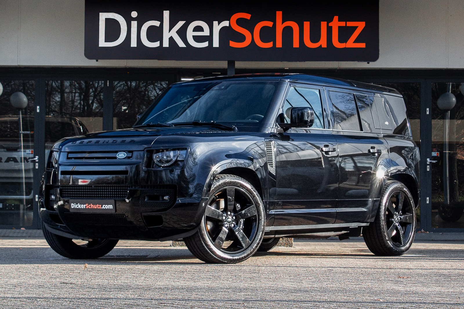 2023-land-rover-defender-50-p525-110-v8-awd-270