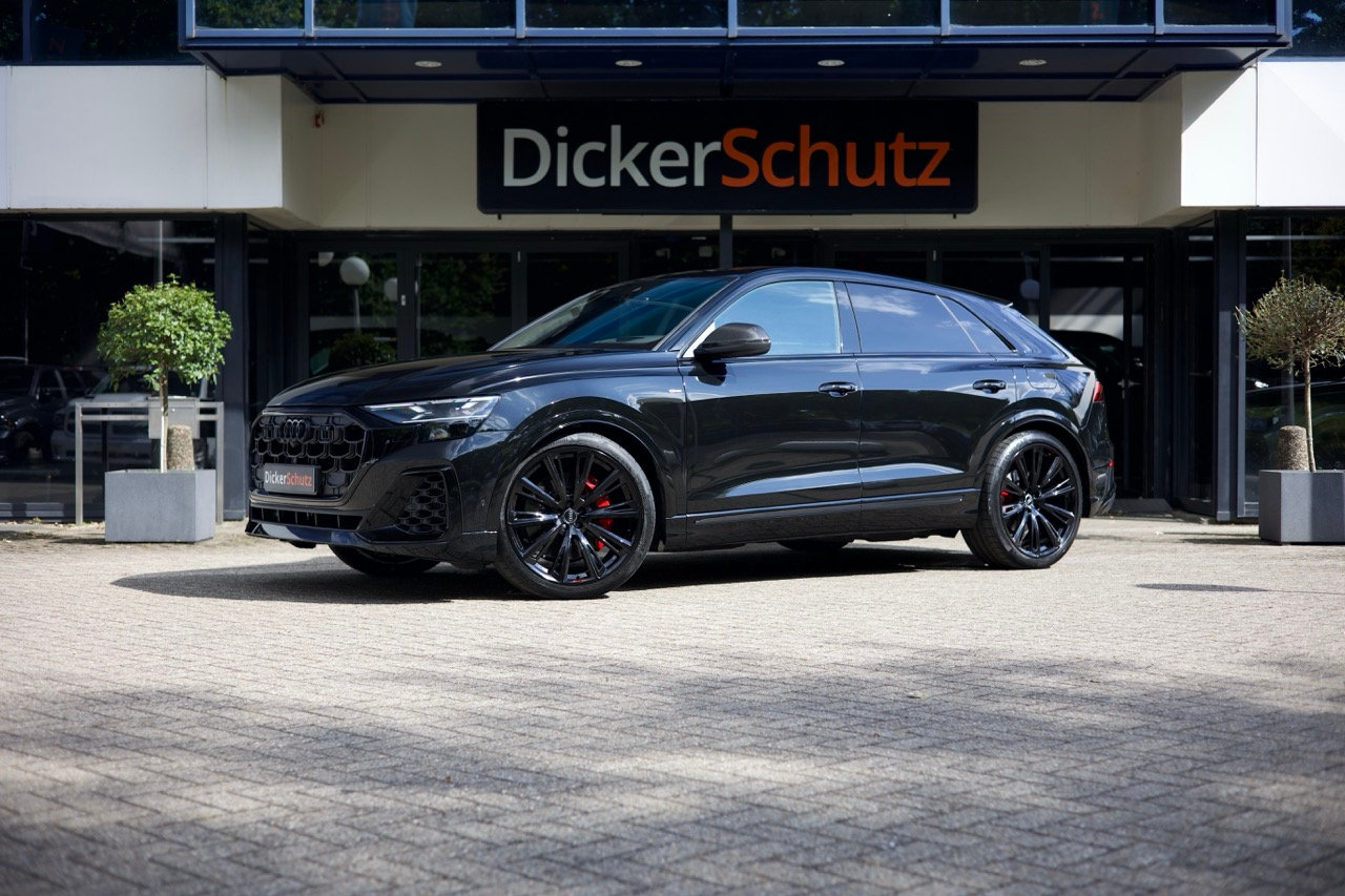 2025-audi-q8-60-tfsie-competition-520