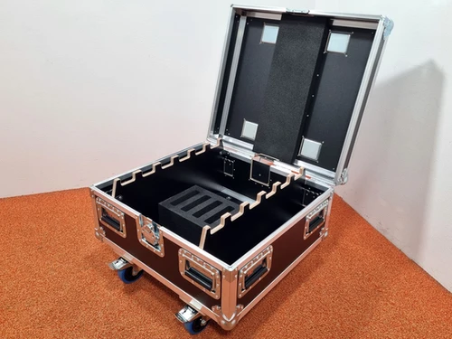 Flight case for 6x L'Acoustics X-UL8 brackets | 123 Customized