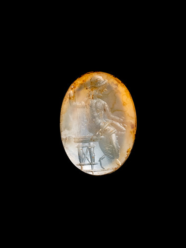 Intaglio engraved with Jupiter sitting | arteas-antiquities