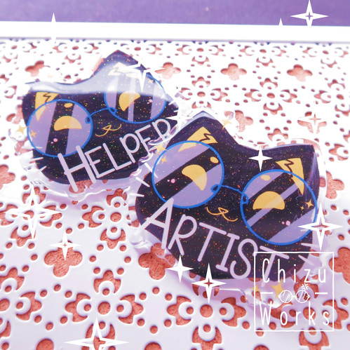 Black Cat Artist & Helper Acrylic Pin Badge | ChizuWorks SHOP