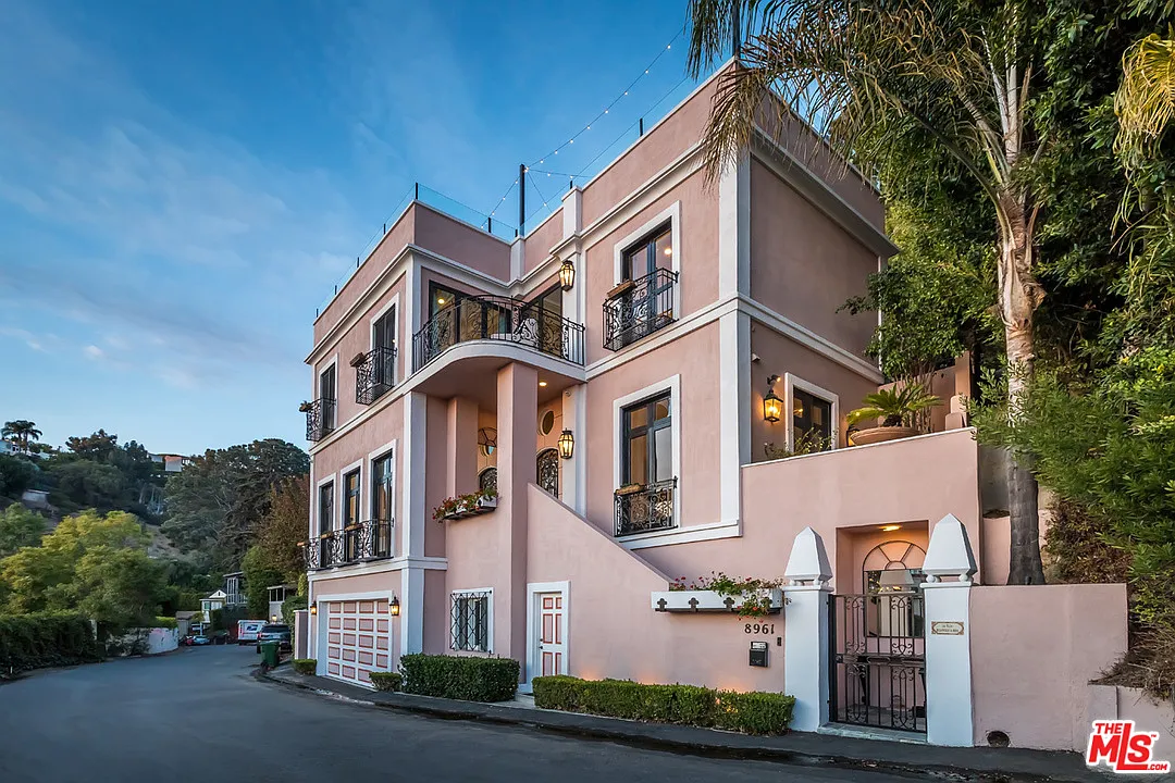 Home | Anav Investments